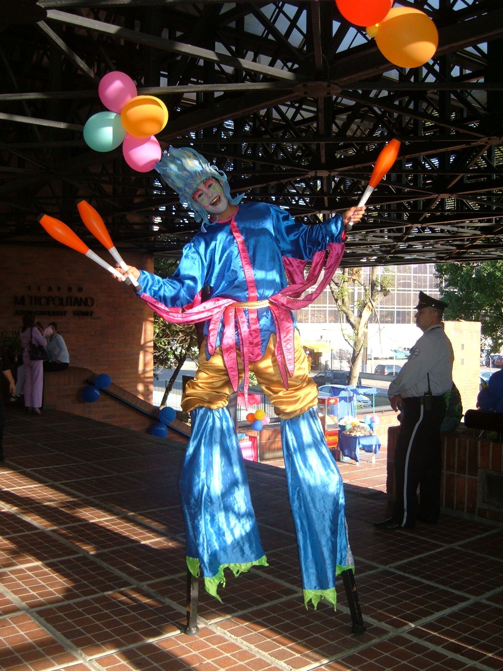 Danza acrobatica en zancos :: Corporacion Acrobatic